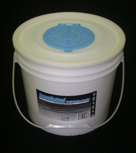 3.5 Gallon Insulated Bait Bucket with Lid | The Real Grit